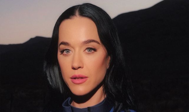 Katy Perry and Lauren Sanchez debut 'sexy' space suits - English - www ...