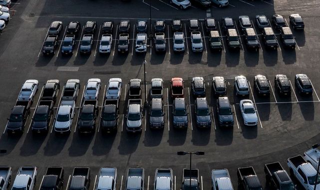 America's biggest carmaker recalls 274,000 SUVs due to faulty brakes ...