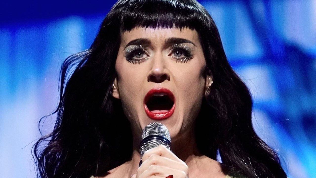 Katy Perry sparks concern as singer is struck down with 'random fever ...