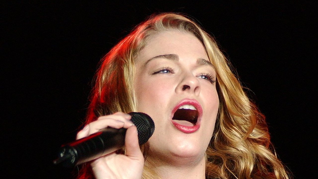 LeAnn Rimes' TEETH fall out mid-performance - ABDPost.com Amerika'dan ...