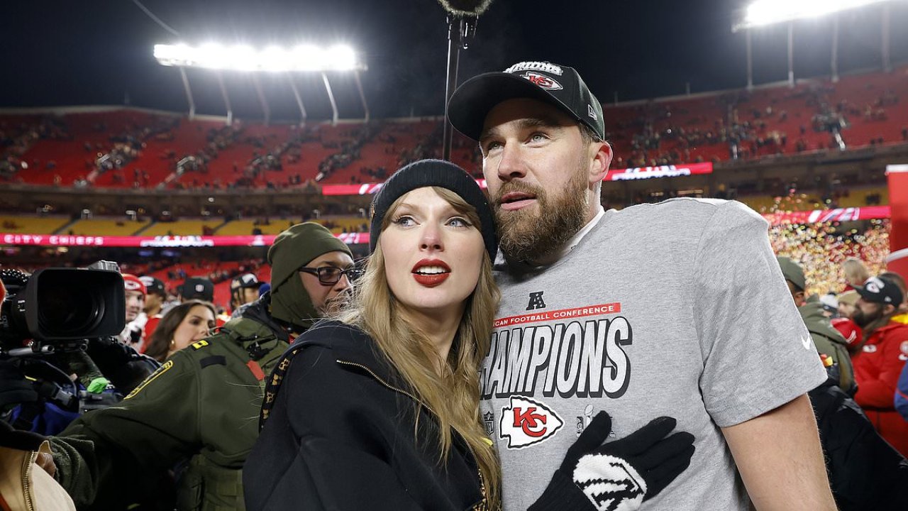 Taylor Swift hints at status of her relationship with Travis Kelce - www.abdpost.com Amerika'dan ...