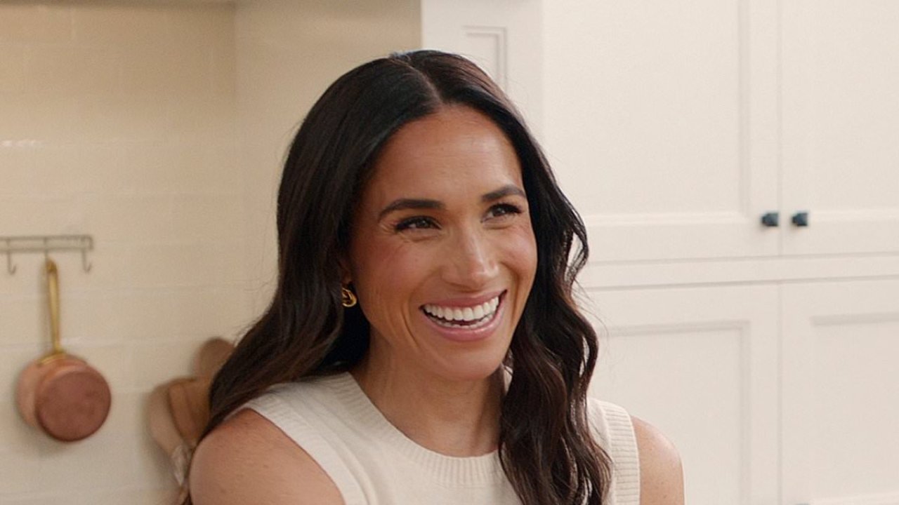 Tina Fey and Amy Poehler poke fun at Meghan Markle and her recipes ...