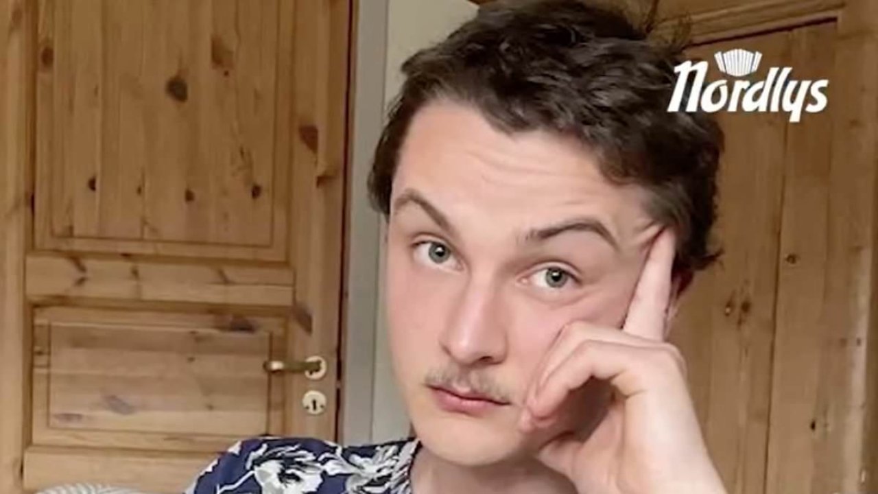 Tourist barred from entering the US after ICE guards find meme ...