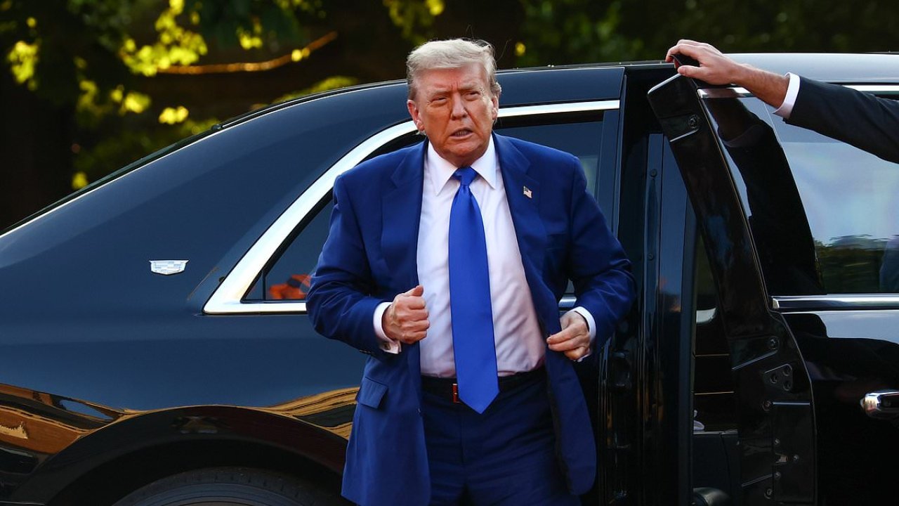 Trump royal lovefest with Dutch Queen as he arrives in Netherlands ...