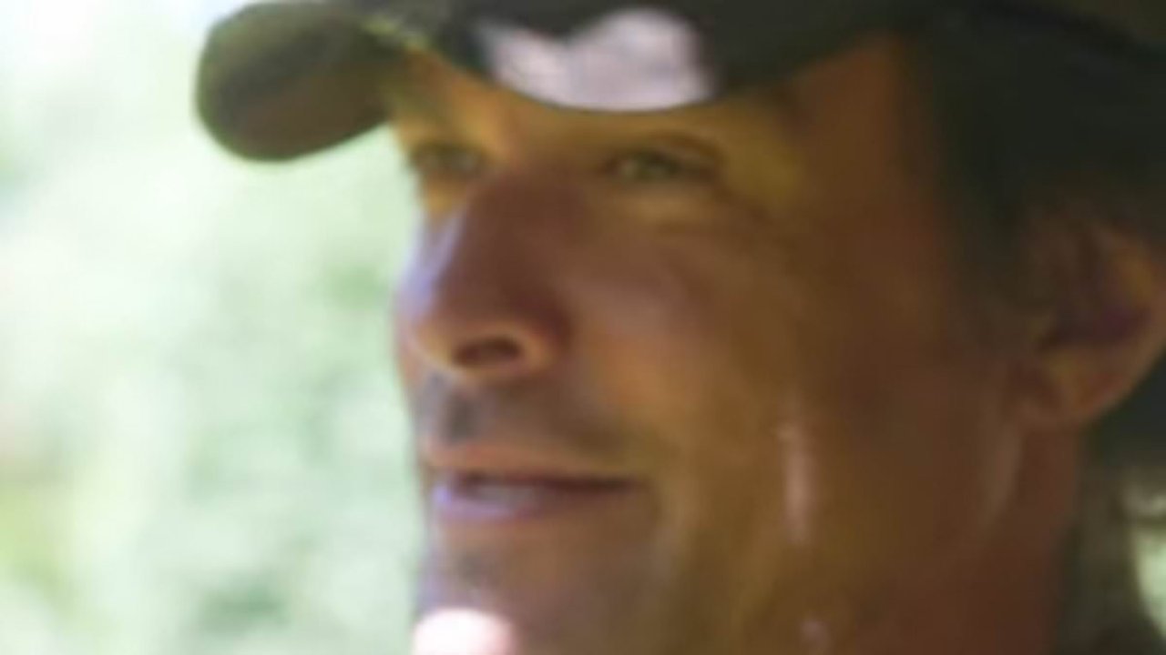 A-lister unrecognizable after shaving beard for first time in YEARS ...