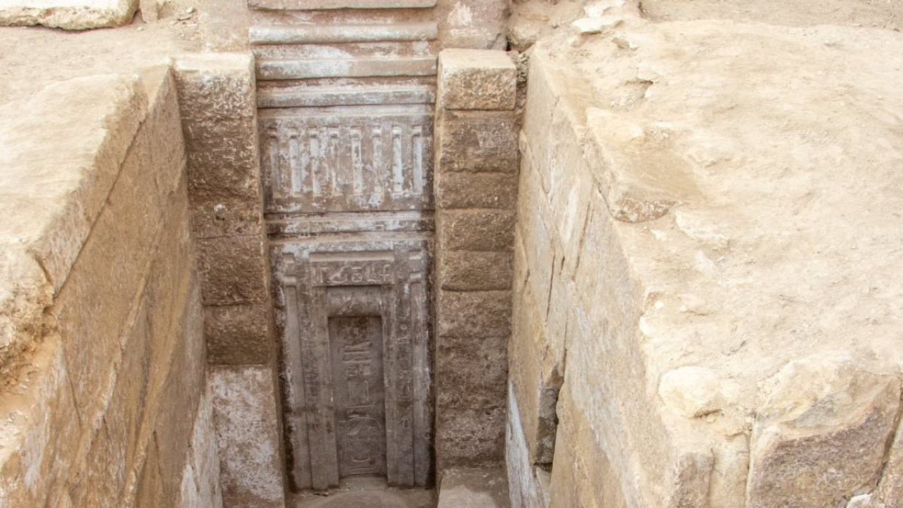 Ancient 'door to the afterlife' discovered in Egyptian prince's tomb ...