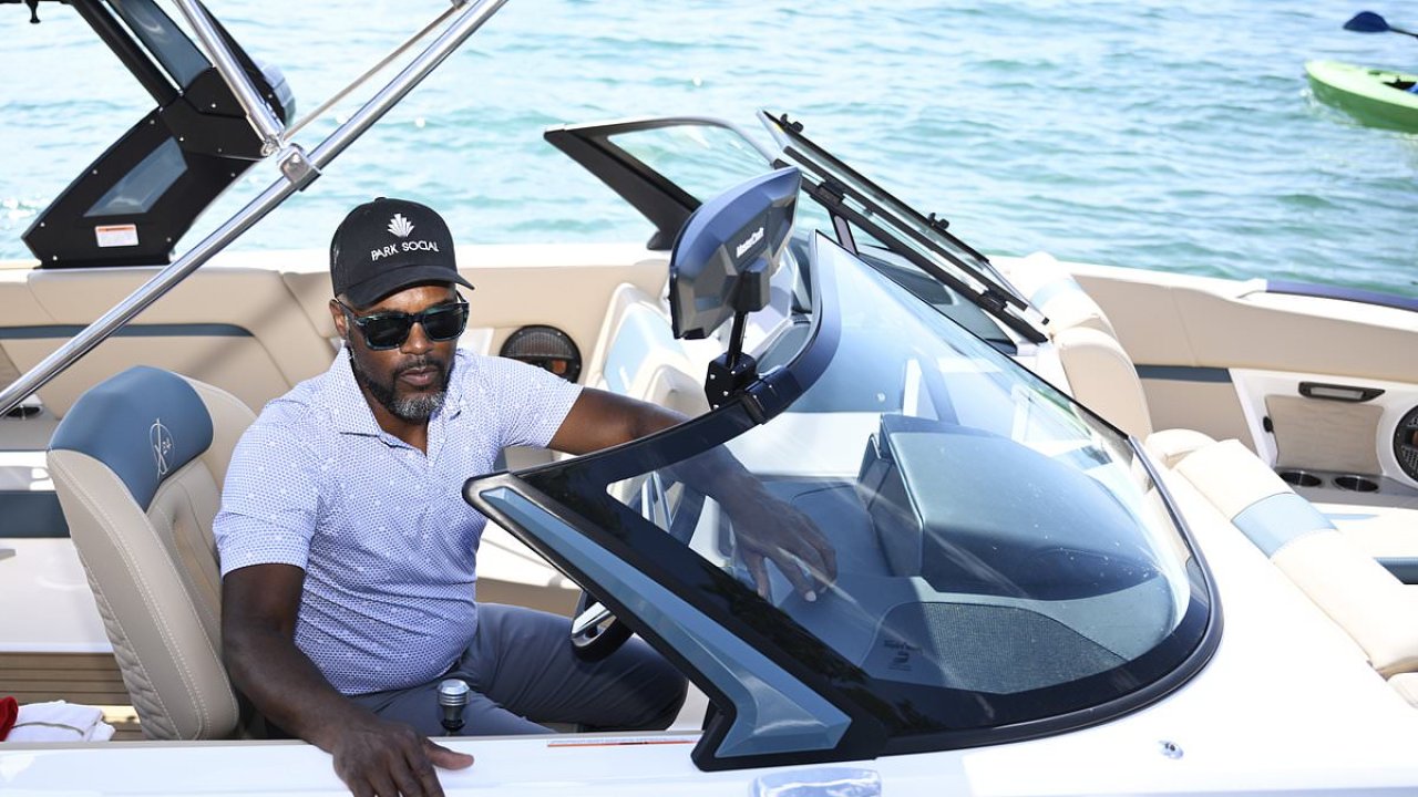 Baseball legend wins $325,000 boat after incredible hole-in-one ...