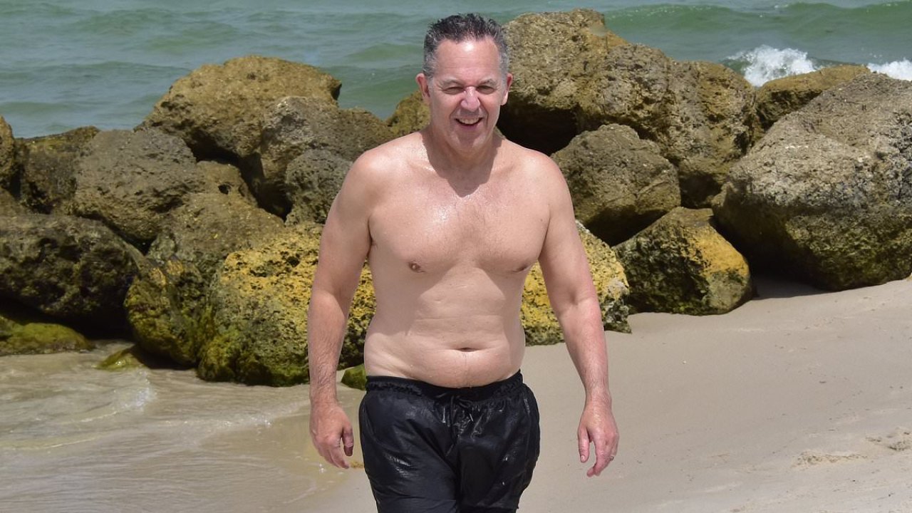 Fox News star shows off dad bod during Miami Beach outing with family ...