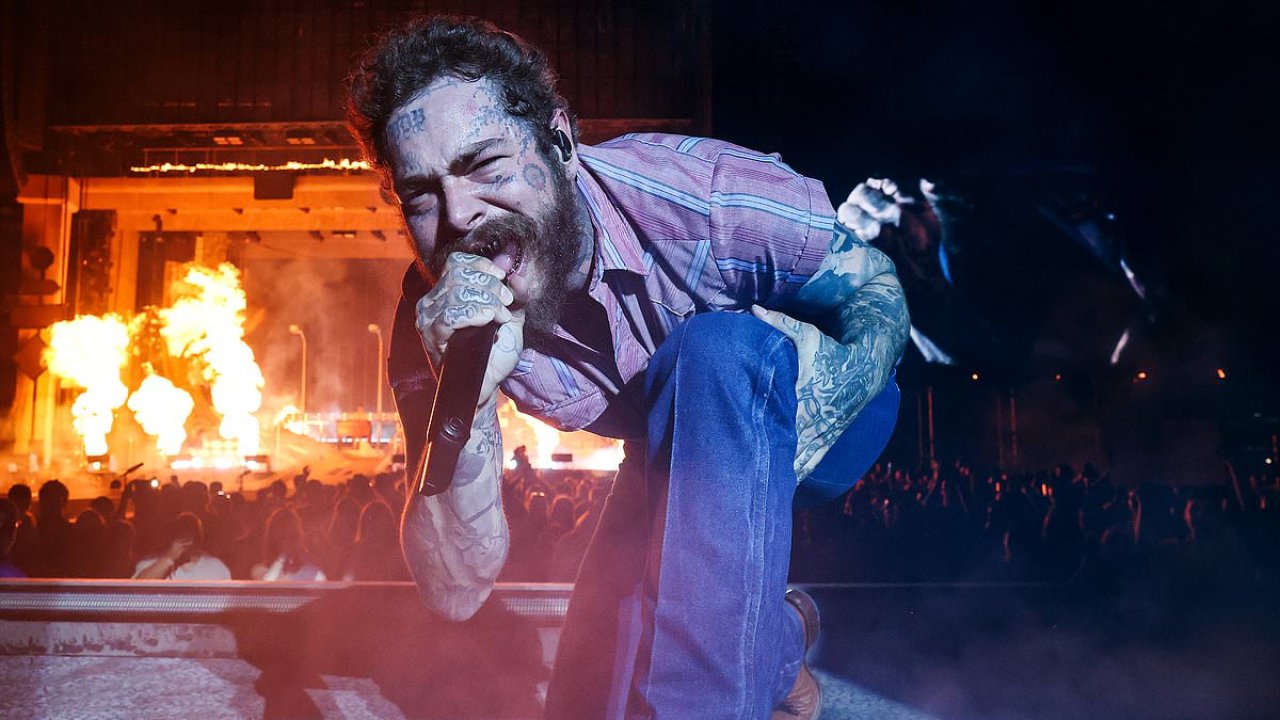 Newly-single Post Malone suffers beer-fueled onstage blunder - www ...