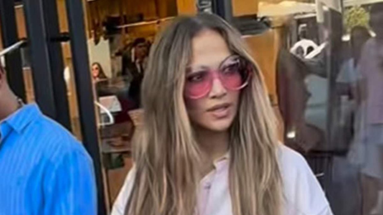 Jennifer Lopez refused entry into Chanel store - ABDPost.com Amerika ...