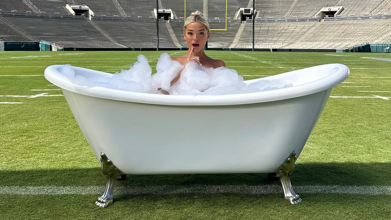 Livvy Dunne stuns fans as she strips naked for bathtub photoshoot ...