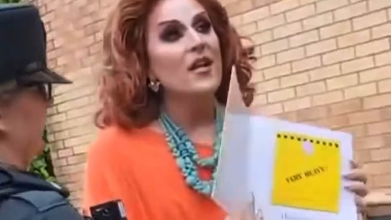 Moment police escorted drag queens from children's story telling event ...