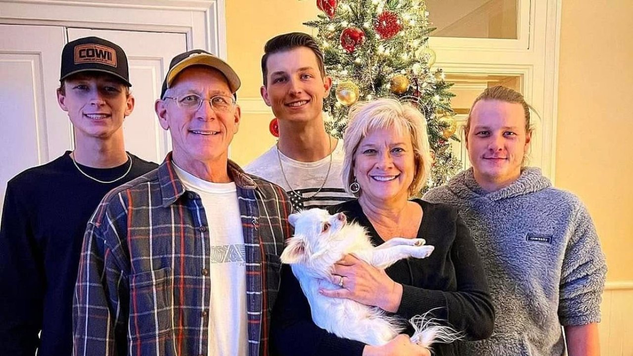 Mystery of home invader who butchered country star's mom deepens ...