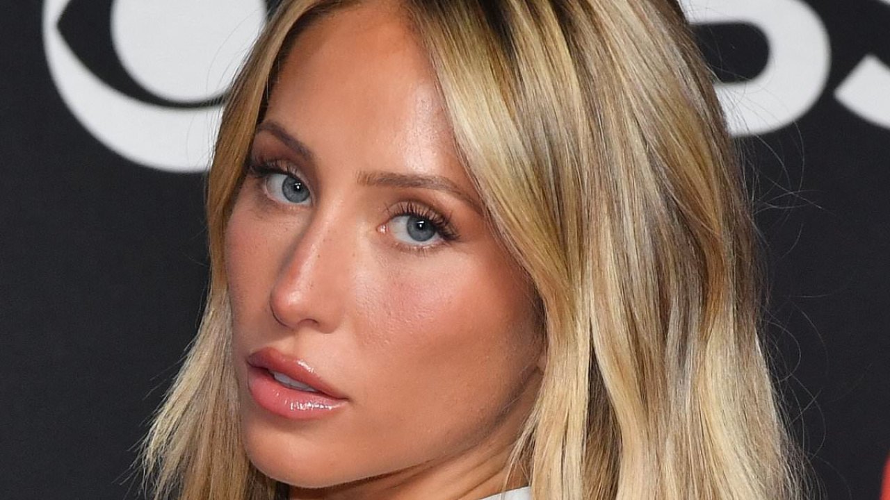 Alix Earle flashes major sideboob in racy dress at MTV VMAs 2025 - www ...