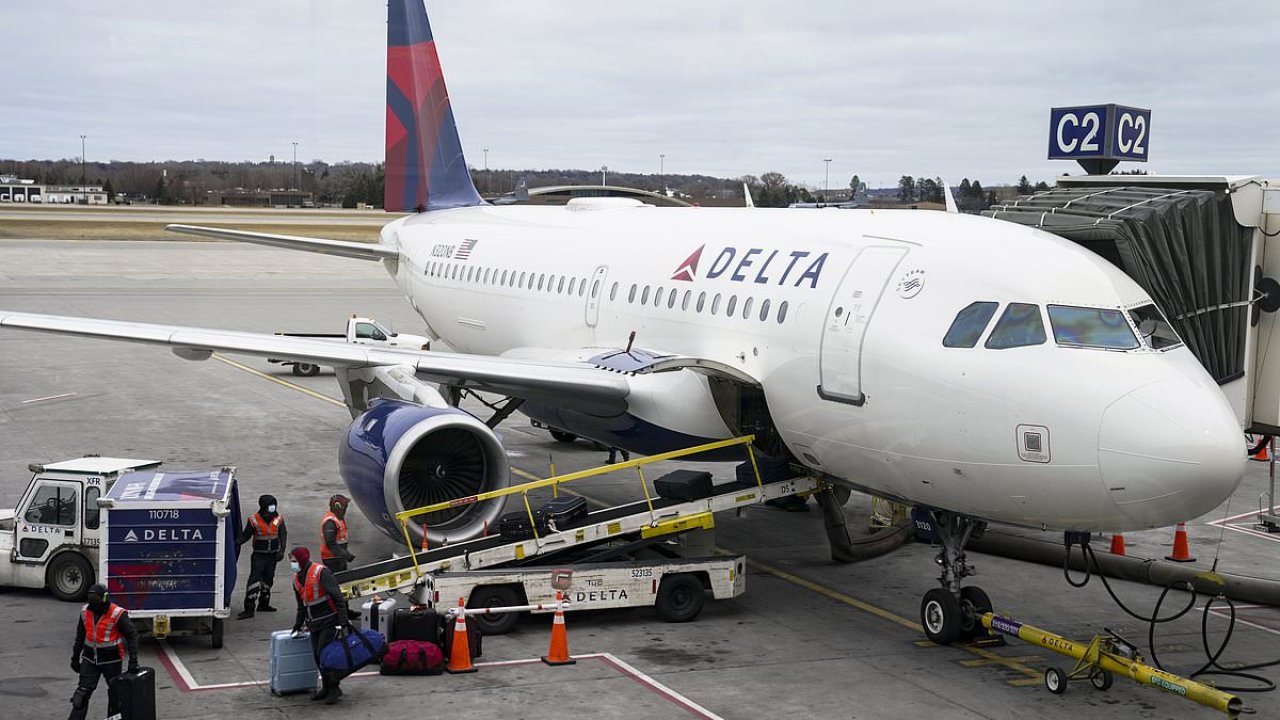 Delta hit by third scare as cockpit window flew open in takeoff - www ...