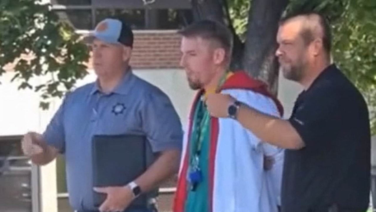 Ghoul 'snuck into Charlie Kirk crime scene in to take selfie's - www ...