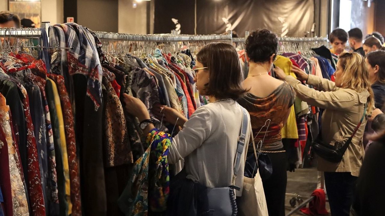 I make THOUSANDS reselling used clothes online - www.abdpost.com ...