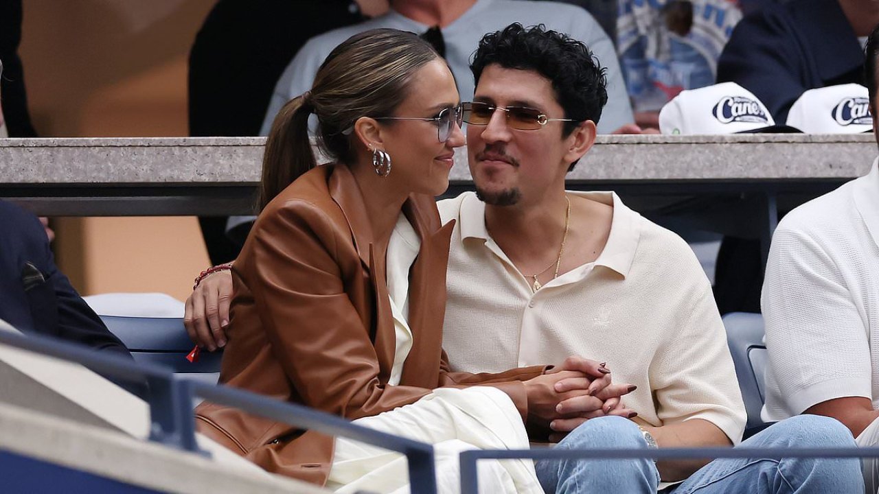 Jessica Alba puts on loved-up display with boyfriend at US Open final ...