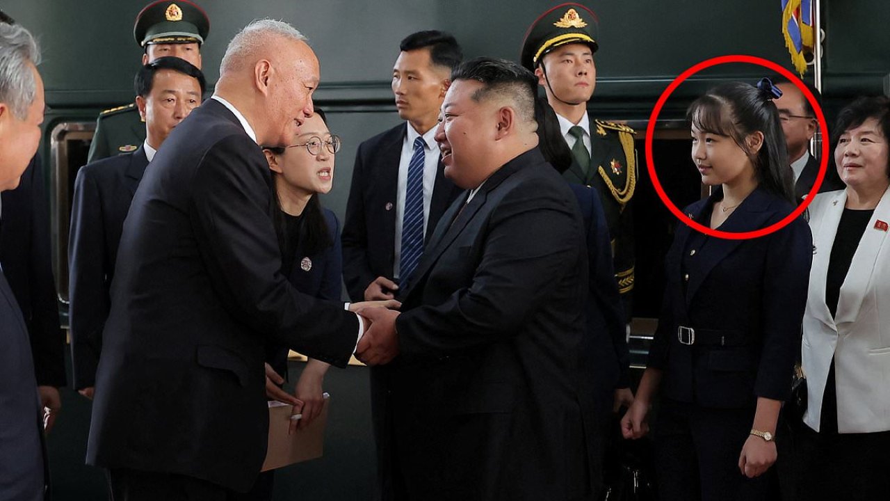 Kim Jong Un's daughter makes shock appearance at military parade - www.abdpost.com Amerika'dan ...