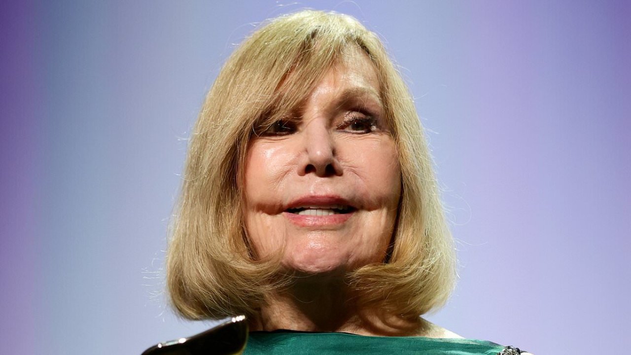 Kim Novak stuns fans with age-defying appearance at 92 - ABDPost.com ...