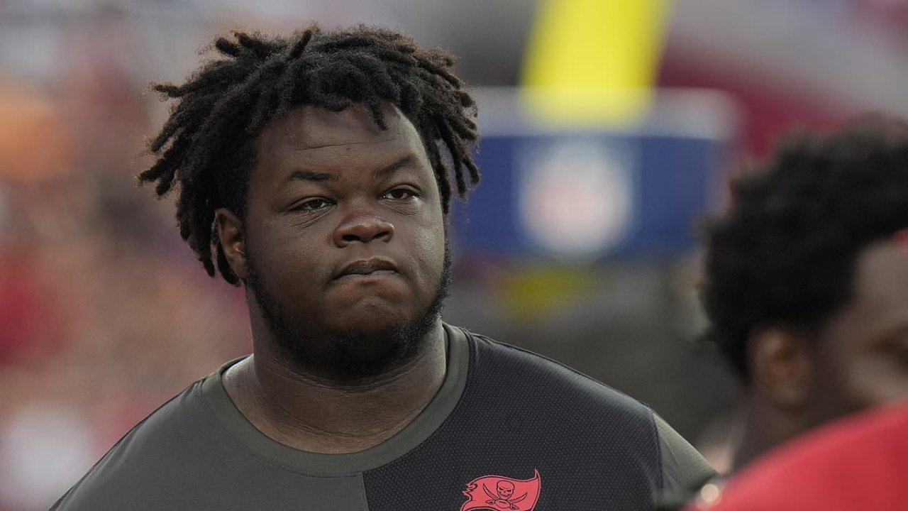 NFL rookie who was deemed TOO FAT to play is given shock second chance ...