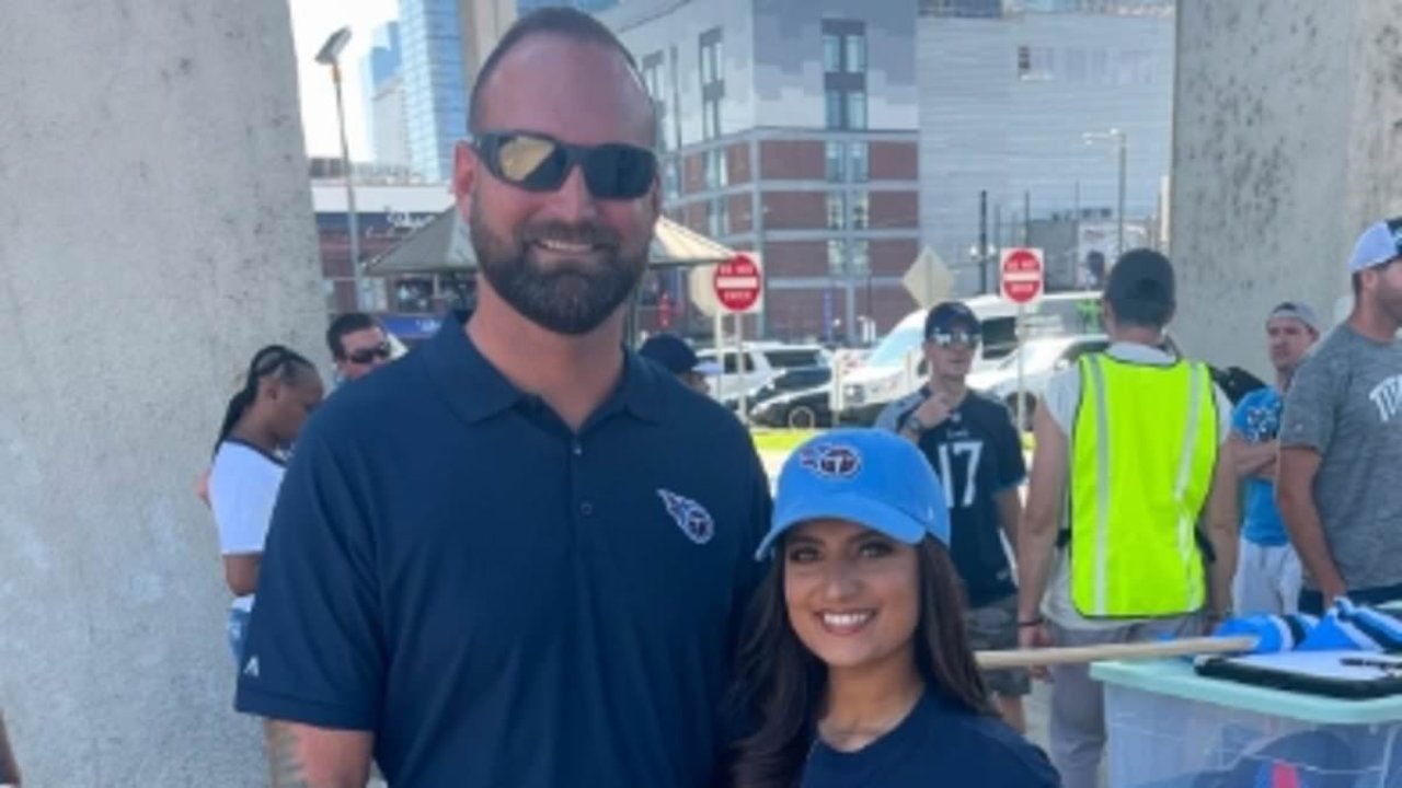 Police officer gets engaged to former missing teen 15 YEARS later ...