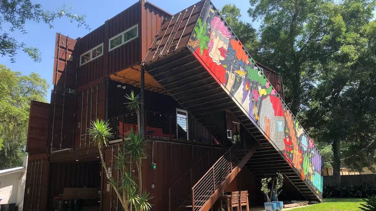 Shipping containers turned into rentals stuns tourists - www.abdpost ...