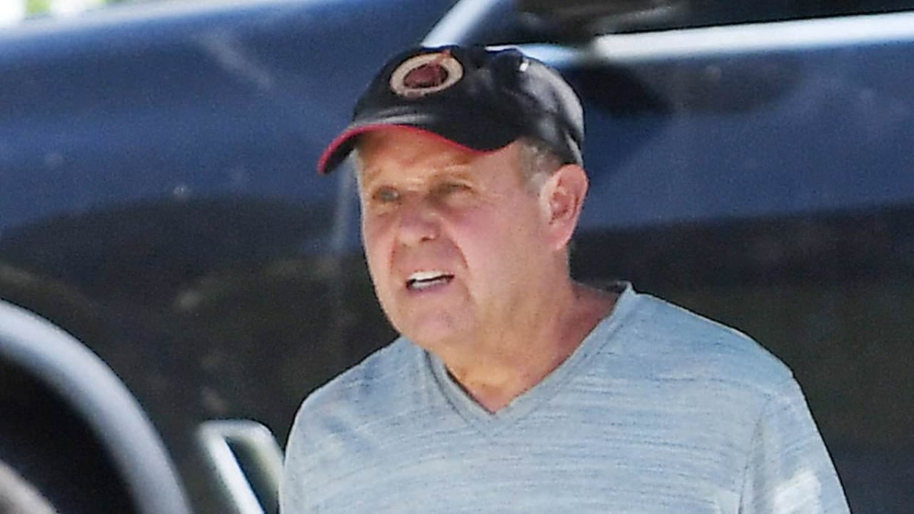 Sitcom actor who starred with Meryl Streep seen on rare public outing ...