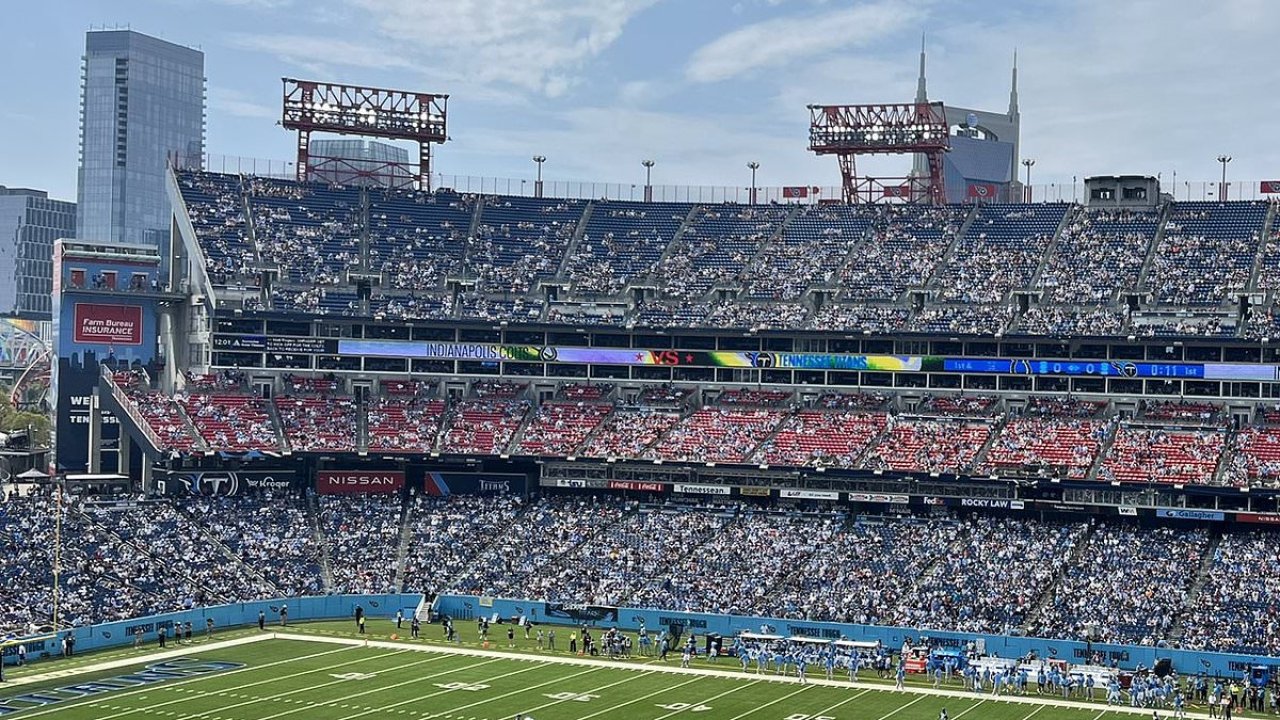 Struggling NFL team in disarray as photos show near-empty stadium - www ...
