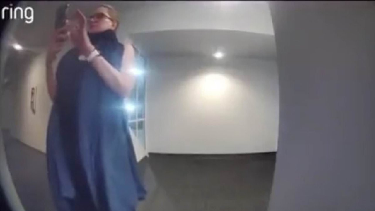 Watch Alice Evans' Ring doorbell meltdown at 'old woman' - ABDPost.com Amerika'dan Haberler