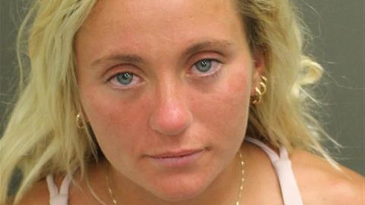 Airline worker's cutting insult to sunburnt 'Karen' booted off plane ...