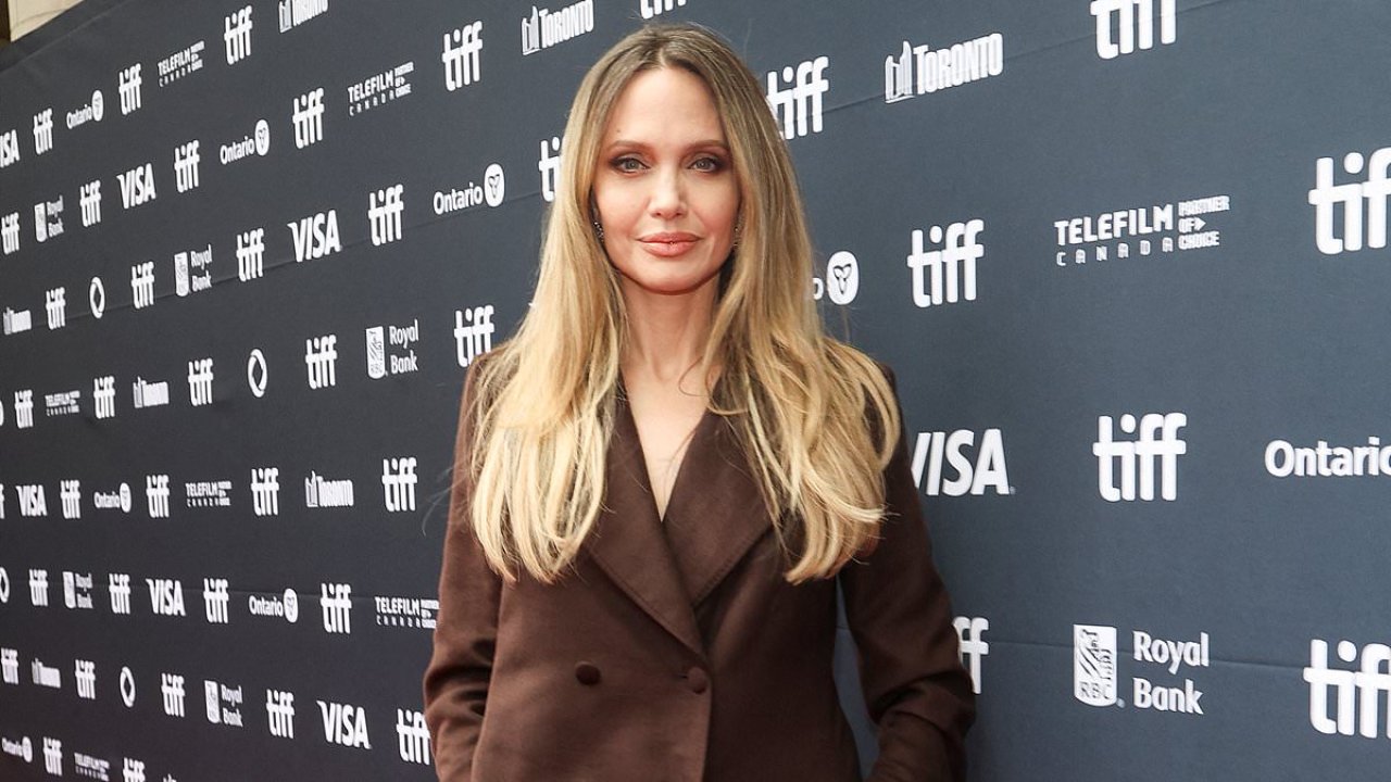 Angelina Jolie 'looking forward to moving abroad' - ABDPost.com Amerika ...