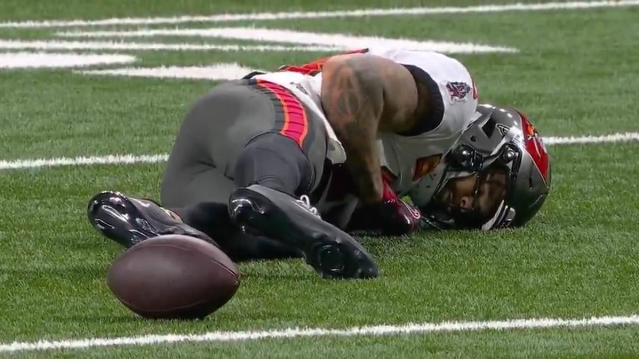 ESPN slammed for 'gaslighting' fans after Mike Evans' scary injury ...