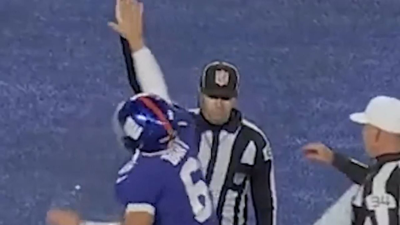 Giants rookie Jaxson Dart high-fives ref and dismantles the Eagles ...