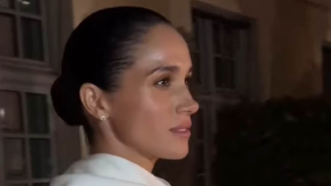 Meghan is ridiculed for her 'Zoolander' walk for cameras in Paris ...