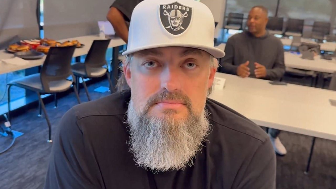 NFL coach goes viral after his bizarre habit leaves fans 'freaked out ...