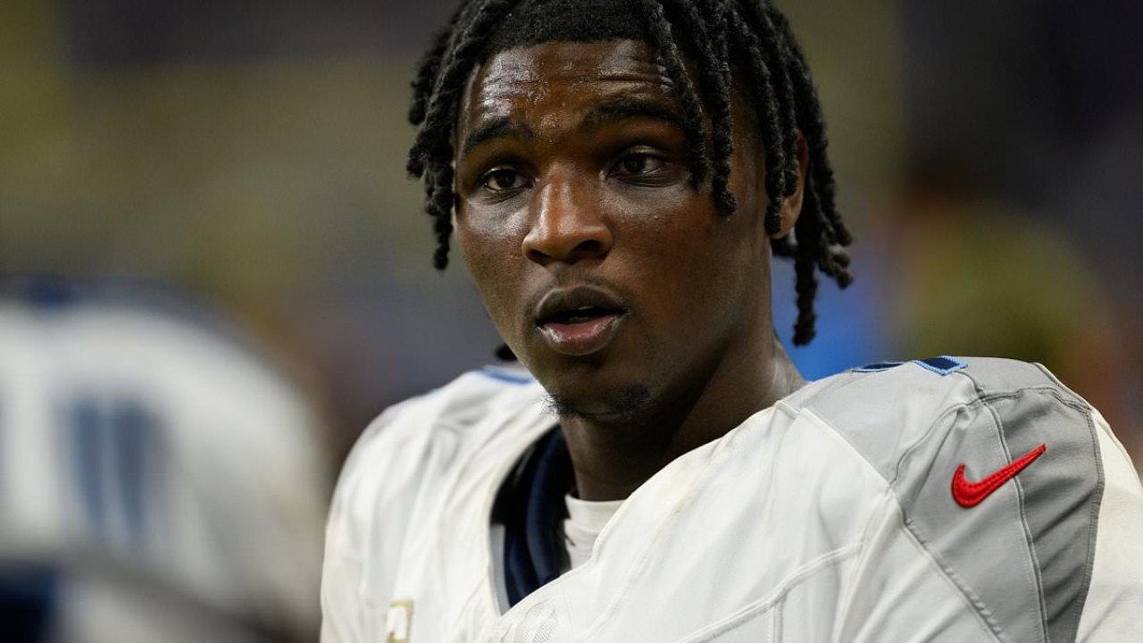 NFL star caught on camera screaming at his head coach on the sideline ...