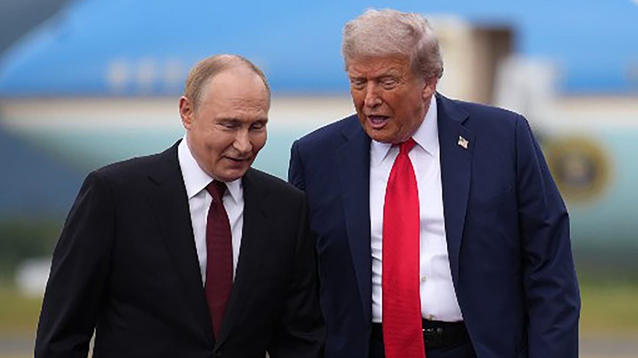 Russia seizes on Pete Hegseth's 'coded message' at Zelensky talks ...