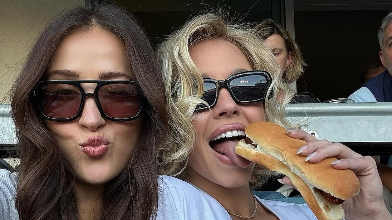 Sydney Sweeney goes VIRAL for devouring hot dog at Dodgers game ...