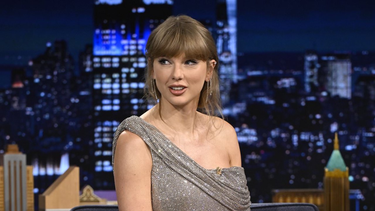 Taylor Swift finally updates fans on Reputation (Taylor's Version ...