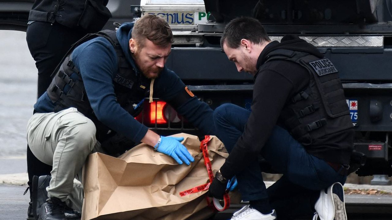 The Louvre thieves' grave mistake will lead investigators to jewels - ABDPost.com Amerika'dan ...