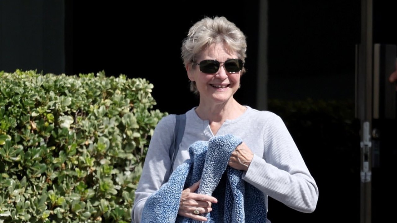 This 80s 'Scream Queen' still looks incredible...Can you guess who ...