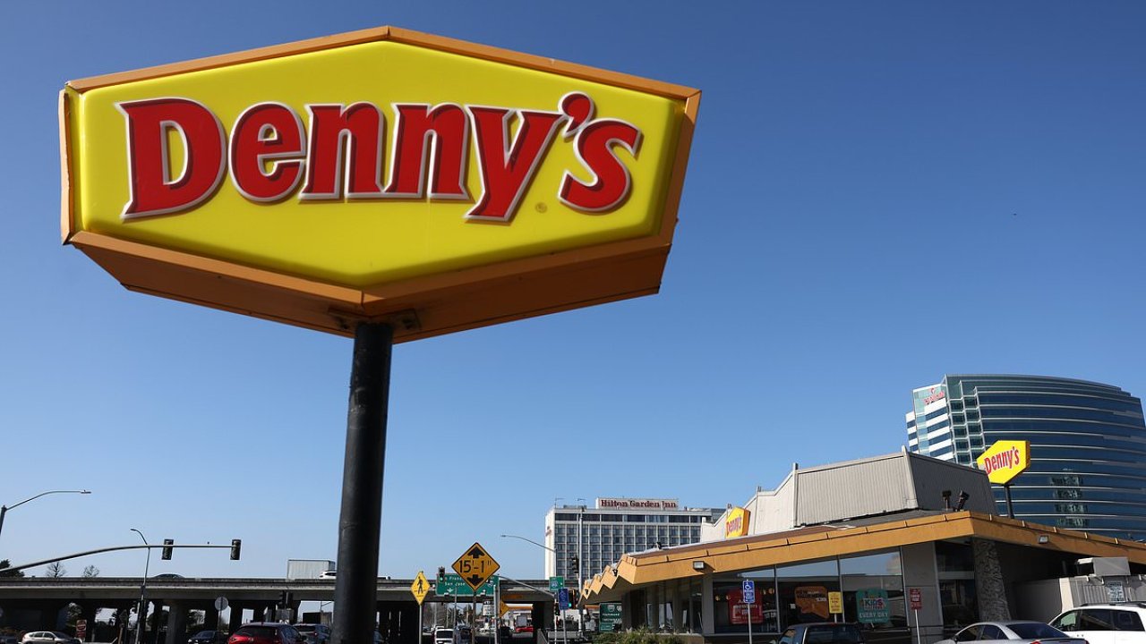 Upscale residents outraged by plans to open 24 hour Denny's next door ...