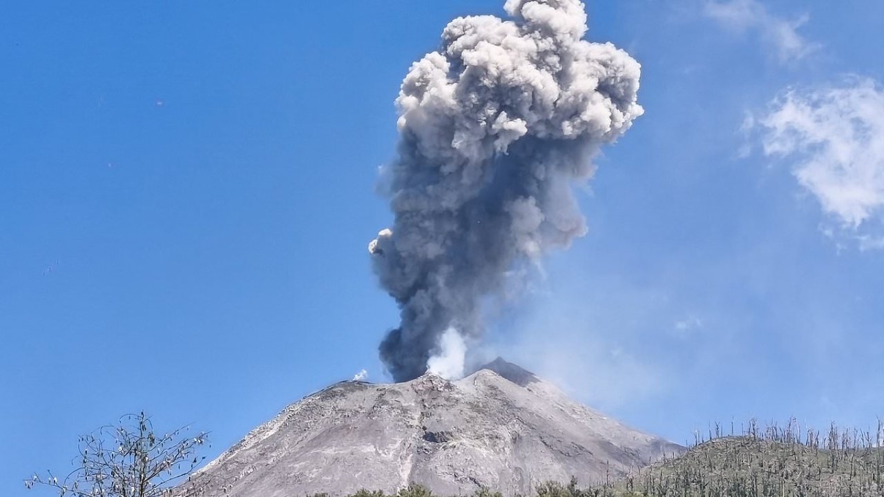 Volcano eruption in Pacific Ring of Fire forces evacuations - ABDPost.com Amerika'dan Haberler
