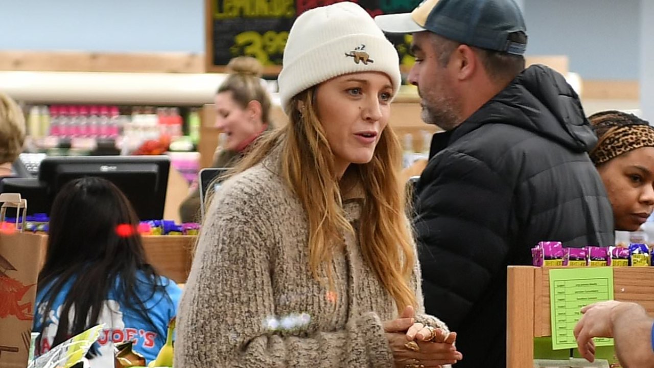 Blake Lively stocks up for Thanksgiving with Trader Joe's favorites ...