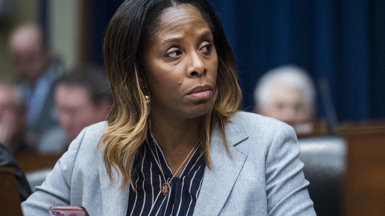 Democrat congresswoman received texts from Epstein during hearing - www ...