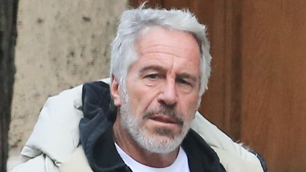 Epstein emails reveal he tried to weasel his way into Trump's orbit ...