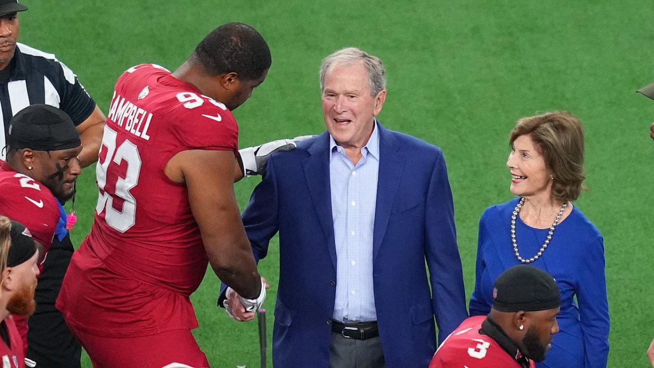 George Bush's hilarious reaction to 315lb NFL star caught on ref's mic ...