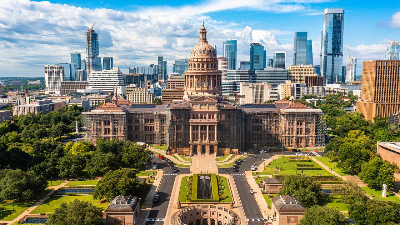 Nasdaq titan flees to Texas as blue-state exodus builds - ABDPost.com ...