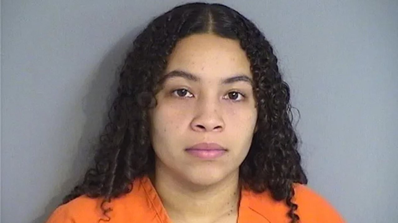 PE teacher arrested for inappropriate texts and photos sent to student ...